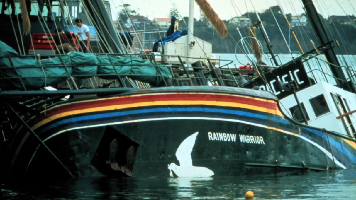 Qui a coulé le Rainbow Warrior ? | FranceTvPro.fr